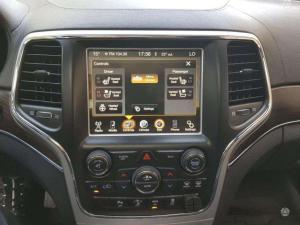 Balts Jeep Grand Cherokee 2013 Šauļi, ar dzinēja tilpumu 2.99 L un nobraukumu 235 tūkst. km par 12700 €, foto 22 vietnē AUTOMOTO.COM.LV