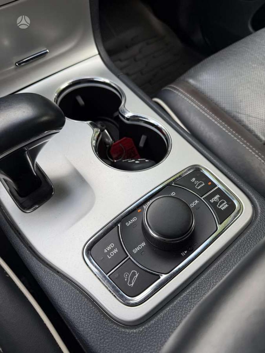 Balts Jeep Grand Cherokee 2013 Šauļi, ar dzinēja tilpumu 2.99 L un nobraukumu 235 tūkst. km par 12700 €, foto 24 vietnē AUTOMOTO.COM.LV