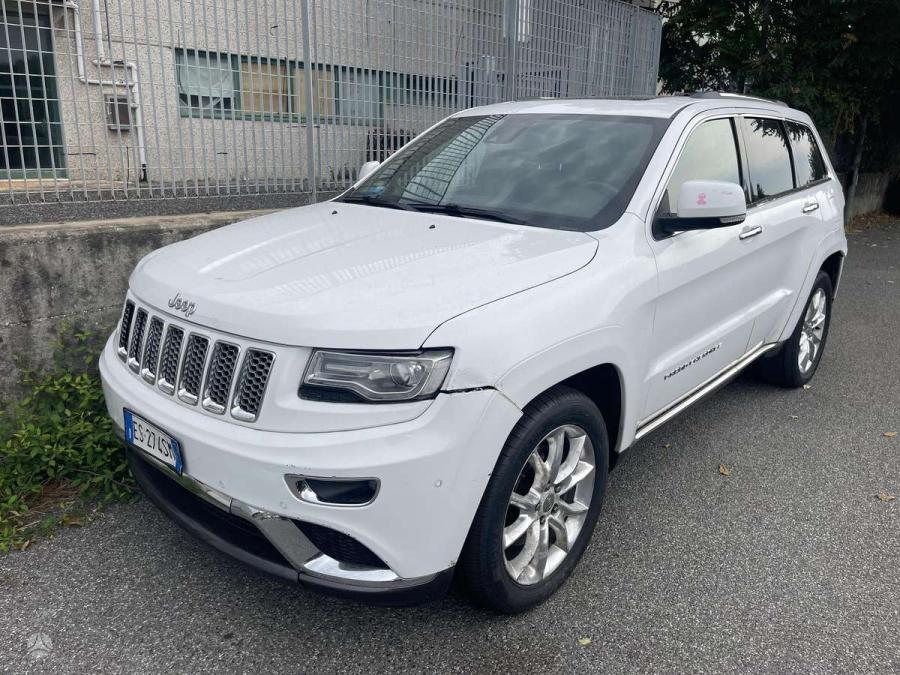 White Jeep Grand Cherokee 2013 in Panevezys, with an engine capacity of 2.99 L and mileage of 270 thousand km for 4950 €, photo 1 on AUTOMOTO.COM.LV