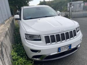 White Jeep Grand Cherokee 2013 in Panevezys, with an engine capacity of 2.99 L and mileage of 270 thousand km for 4950 €, photo 3 on AUTOMOTO.COM.LV