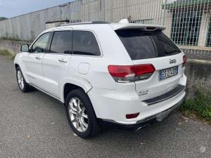 White Jeep Grand Cherokee 2013 in Panevezys, with an engine capacity of 2.99 L and mileage of 270 thousand km for 4950 €, photo 4 on AUTOMOTO.COM.LV
