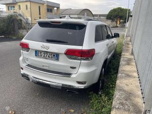 White Jeep Grand Cherokee 2013 in Panevezys, with an engine capacity of 2.99 L and mileage of 270 thousand km for 4950 €, photo 5 on AUTOMOTO.COM.LV
