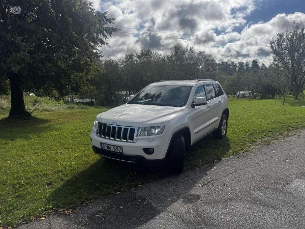 Jeep Grand Cherokee 2013 Viļņa vietnē Balts Jeep Grand Cherokee 2013 Viļņa, ar dzinēja tilpumu 2.99 L un nobraukumu 234 tūkst. km par 12000 €, foto 3 vietnē AUTOMOTO.COM.LV