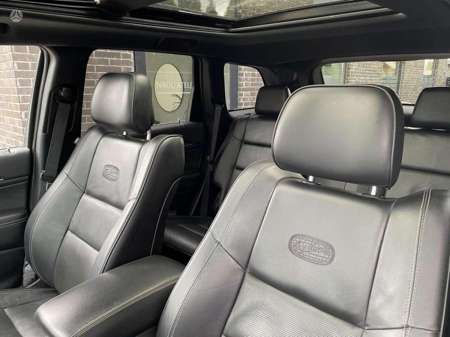 White Jeep Grand Cherokee 2013 in Marijampole, with an engine capacity of 2.99 L and mileage of 224 thousand km for 11650 €, photo 41 on AUTOMOTO.COM.LV