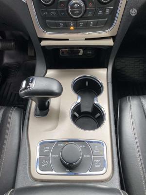 White Jeep Grand Cherokee 2013 in Marijampole, with an engine capacity of 2.99 L and mileage of 224 thousand km for 11650 €, photo 63 on AUTOMOTO.COM.LV