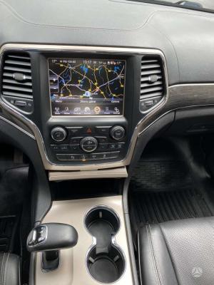 White Jeep Grand Cherokee 2013 in Marijampole, with an engine capacity of 2.99 L and mileage of 224 thousand km for 11650 €, photo 60 on AUTOMOTO.COM.LV