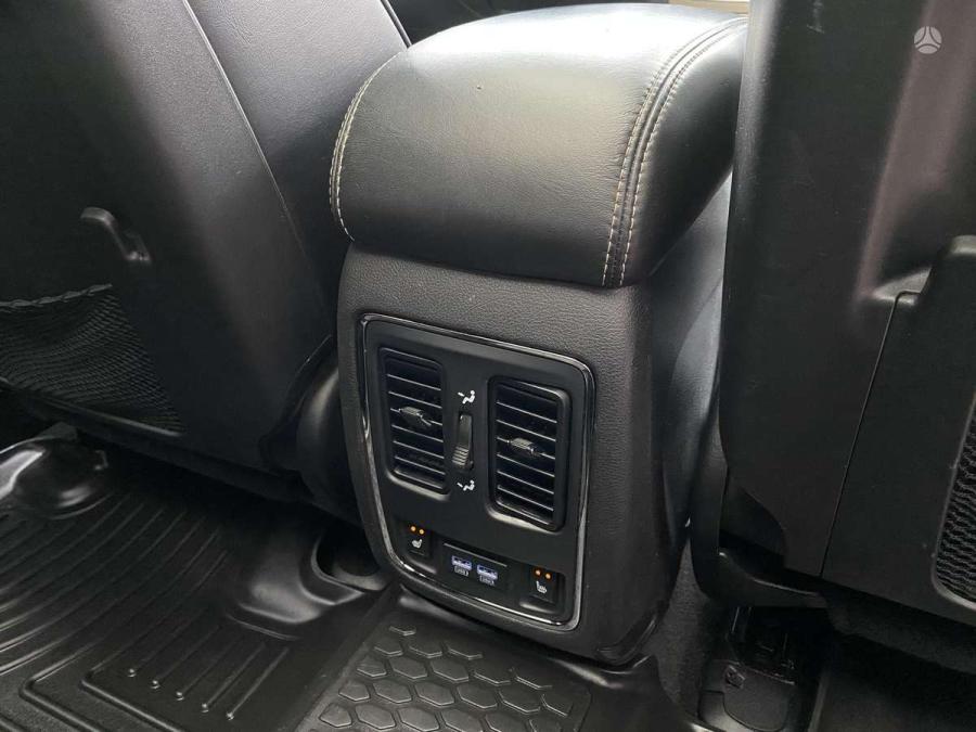White Jeep Grand Cherokee 2013 in Marijampole, with an engine capacity of 2.99 L and mileage of 224 thousand km for 11650 €, photo 87 on AUTOMOTO.COM.LV