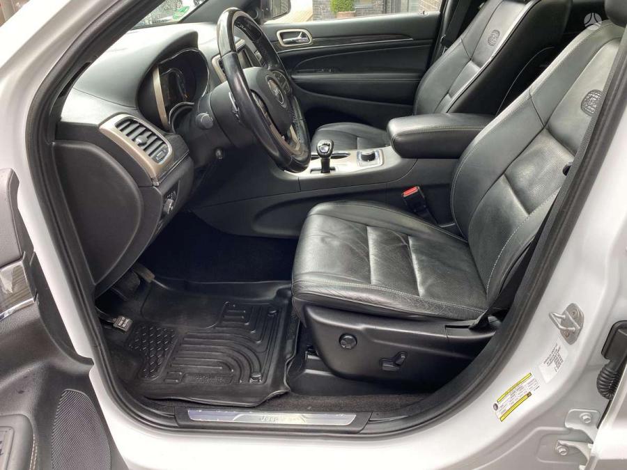 White Jeep Grand Cherokee 2013 in Marijampole, with an engine capacity of 2.99 L and mileage of 224 thousand km for 11650 €, photo 26 on AUTOMOTO.COM.LV