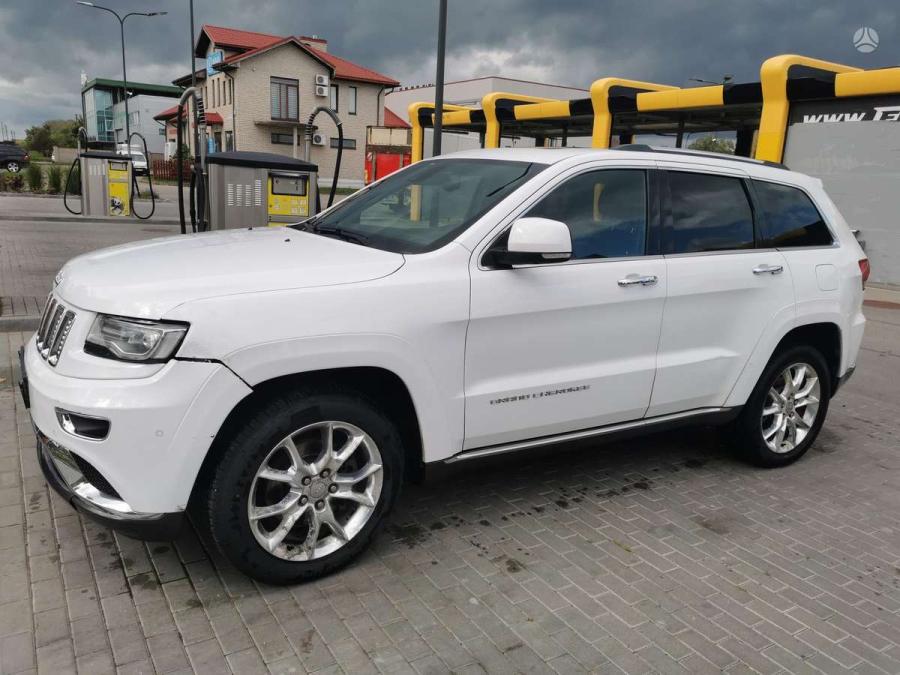 White Jeep Grand Cherokee 2013 in Kaunas, with an engine capacity of 2.99 L and mileage of 235 thousand km for 6300 €, photo 1 on AUTOMOTO.COM.LV