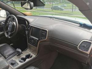 White Jeep Grand Cherokee 2013 in Kaunas, with an engine capacity of 2.99 L and mileage of 235 thousand km for 6300 €, photo 3 on AUTOMOTO.COM.LV