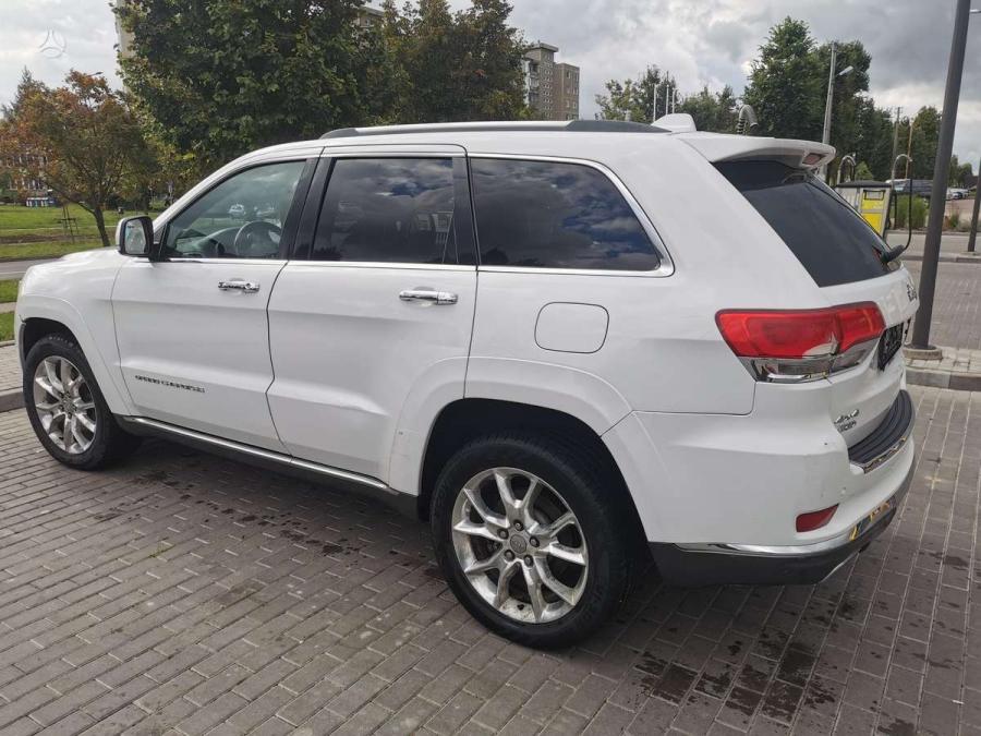 White Jeep Grand Cherokee 2013 in Kaunas, with an engine capacity of 2.99 L and mileage of 235 thousand km for 6300 €, photo 4 on AUTOMOTO.COM.LV