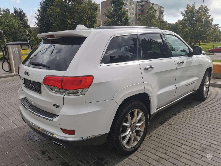 White Jeep Grand Cherokee 2013 in Kaunas, with an engine capacity of 2.99 L and mileage of 235 thousand km for 6300 €, photo 7 on AUTOMOTO.COM.LV