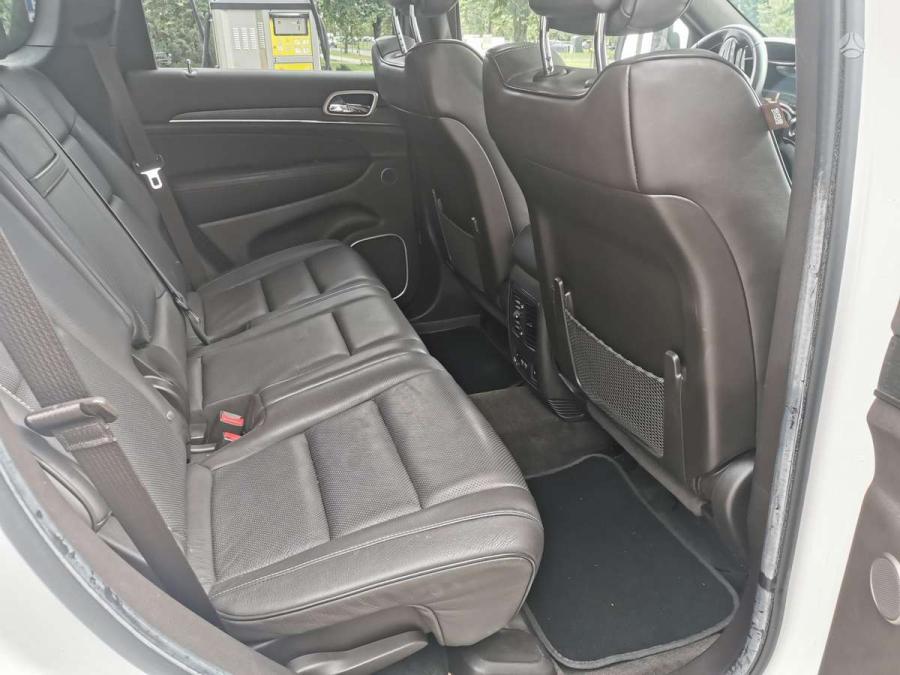 White Jeep Grand Cherokee 2013 in Kaunas, with an engine capacity of 2.99 L and mileage of 235 thousand km for 6300 €, photo 9 on AUTOMOTO.COM.LV