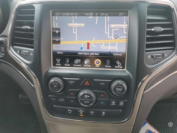 White Jeep Grand Cherokee 2013 in Kaunas, with an engine capacity of 2.99 L and mileage of 235 thousand km for 6300 €, photo 11 on AUTOMOTO.COM.LV