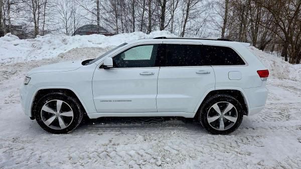 White Jeep Grand Cherokee 2014 in Siauliai, with an engine capacity of 2.99 L and mileage of 128 thousand km for 11900 €, photo 2 on AUTOMOTO.COM.LV