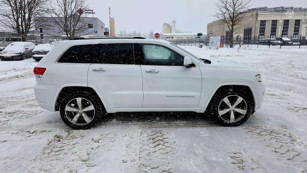 White Jeep Grand Cherokee 2014 in Siauliai, with an engine capacity of 2.99 L and mileage of 128 thousand km for 11900 €, photo 5 on AUTOMOTO.COM.LV