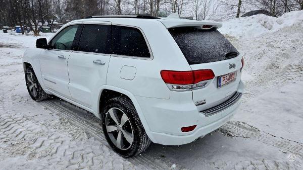 White Jeep Grand Cherokee 2014 in Siauliai, with an engine capacity of 2.99 L and mileage of 128 thousand km for 11900 €, photo 8 on AUTOMOTO.COM.LV