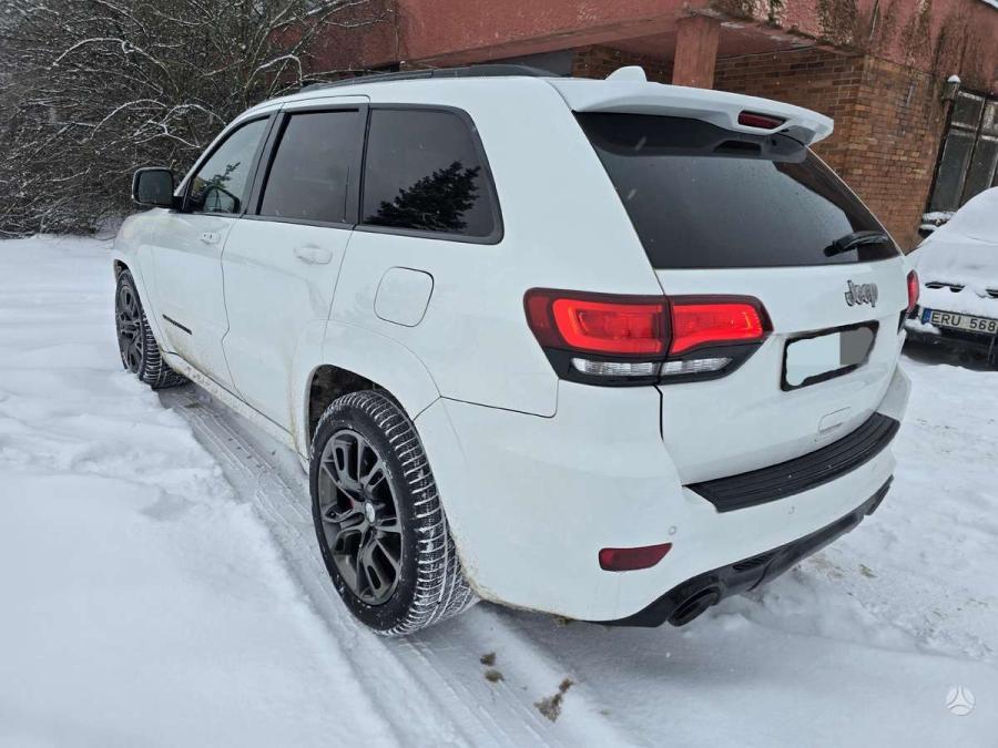 Balts Jeep Grand Cherokee 2014 Kauņa, ar dzinēja tilpumu 6.42 L un nobraukumu 230 tūkst. km par 22000 €, foto 9 vietnē AUTOMOTO.COM.LV