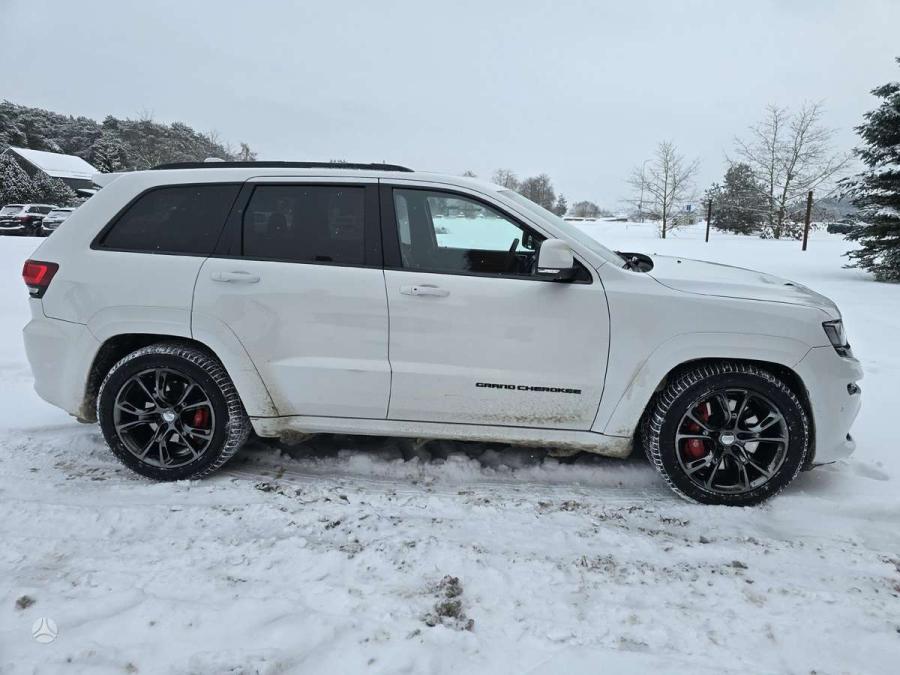 Balts Jeep Grand Cherokee 2014 Kauņa, ar dzinēja tilpumu 6.42 L un nobraukumu 230 tūkst. km par 22000 €, foto 13 vietnē AUTOMOTO.COM.LV