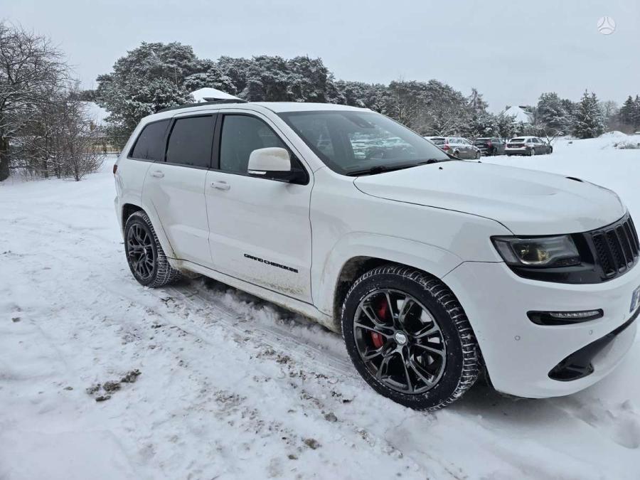 Balts Jeep Grand Cherokee 2014 Kauņa, ar dzinēja tilpumu 6.42 L un nobraukumu 230 tūkst. km par 22000 €, foto 14 vietnē AUTOMOTO.COM.LV