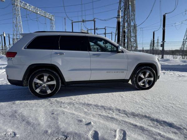 Balts Jeep Grand Cherokee 2014 Šauļi, ar dzinēja tilpumu 3.00 L un nobraukumu 217 tūkst. km par 12000 €, foto 4 vietnē AUTOMOTO.COM.LV