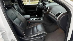 Balts Jeep Grand Cherokee 2014 Jūrmala, ar dzinēja tilpumu 3.00 L un nobraukumu 236 tūkst. km par 8950 €, foto 18 vietnē AUTOMOTO.COM.LV