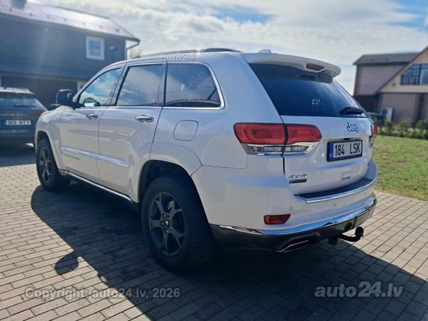 White Jeep Grand Cherokee 2014 in Tallinn, with an engine capacity of 3.00 L and mileage of 216 thousand km for 11500 €, photo 5 on AUTOMOTO.COM.LV
