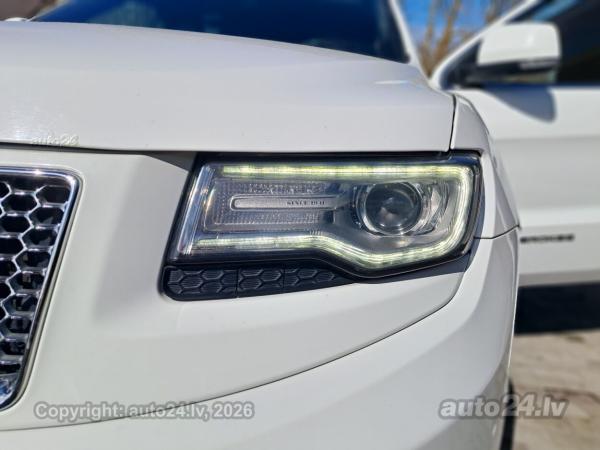 White Jeep Grand Cherokee 2014 in Tallinn, with an engine capacity of 3.00 L and mileage of 216 thousand km for 11500 €, photo 9 on AUTOMOTO.COM.LV