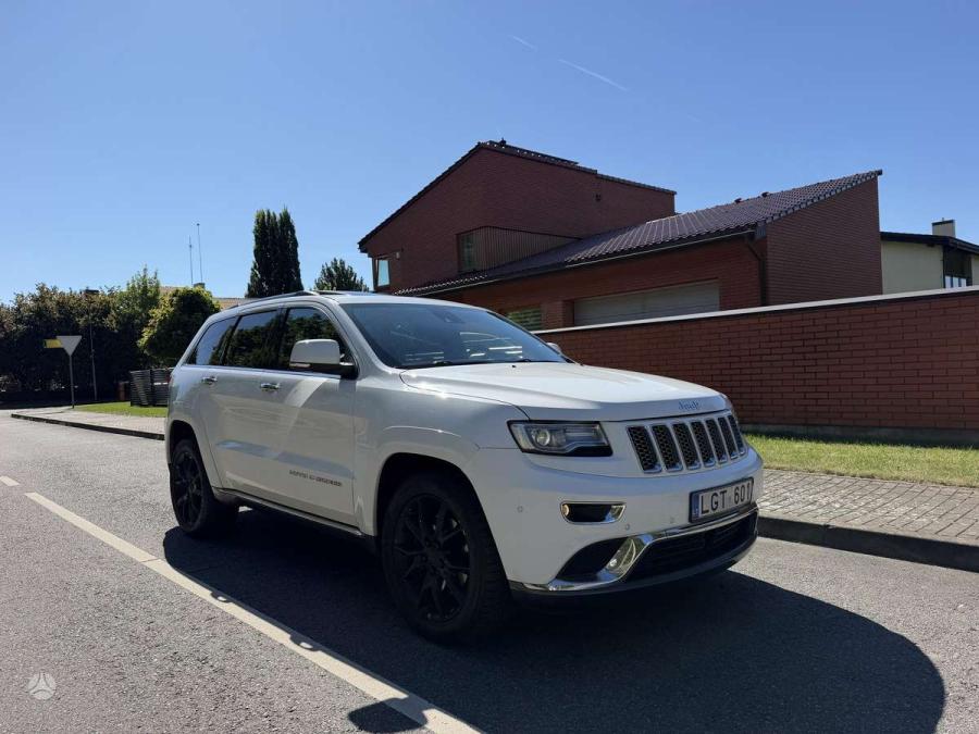 White Jeep Grand Cherokee 2014 in Kaunas, with an engine capacity of 3.00 L and mileage of 282 thousand km for 10700 €, photo 3 on AUTOMOTO.COM.LV
