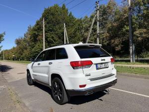 White Jeep Grand Cherokee 2014 in Kaunas, with an engine capacity of 3.00 L and mileage of 282 thousand km for 10700 €, photo 5 on AUTOMOTO.COM.LV