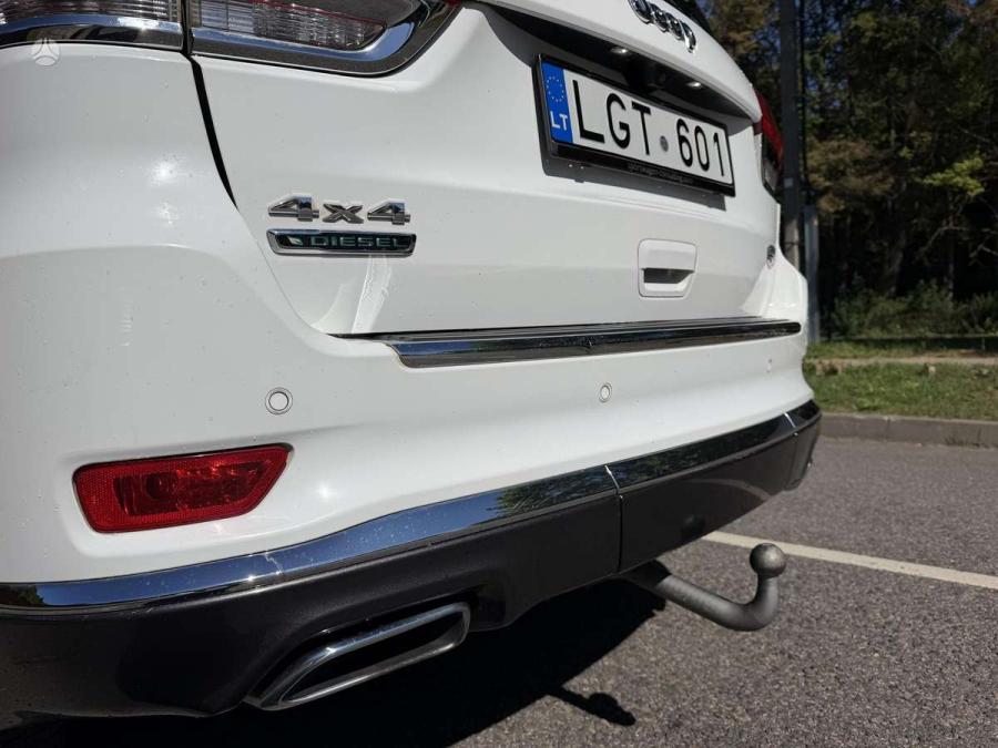 White Jeep Grand Cherokee 2014 in Kaunas, with an engine capacity of 3.00 L and mileage of 282 thousand km for 10700 €, photo 8 on AUTOMOTO.COM.LV