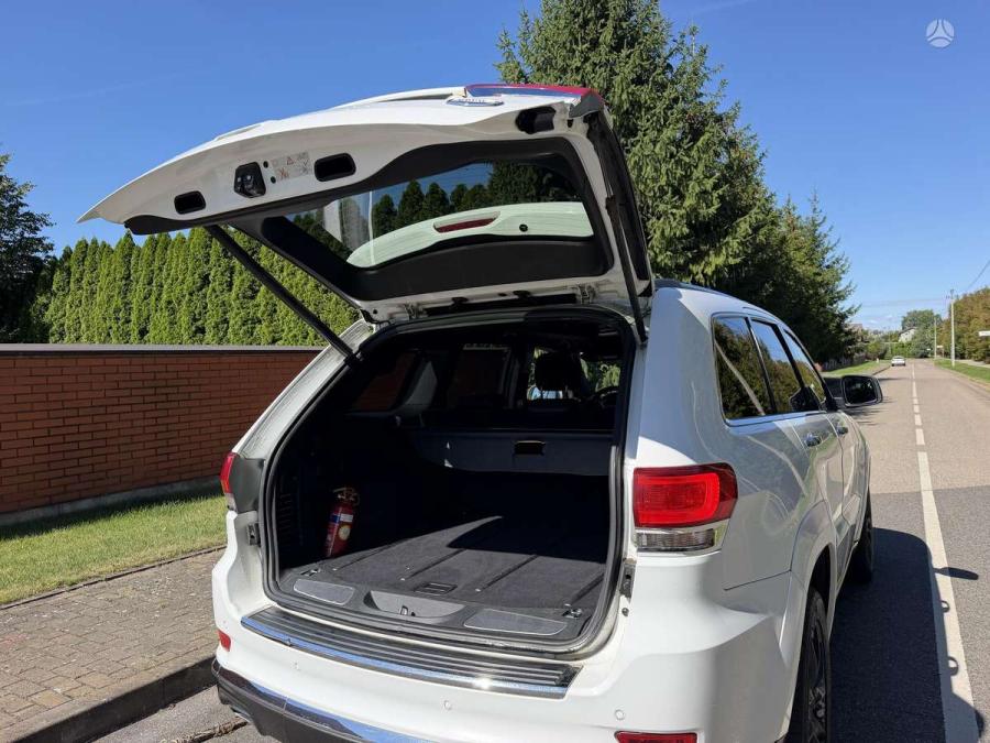 White Jeep Grand Cherokee 2014 in Kaunas, with an engine capacity of 3.00 L and mileage of 282 thousand km for 10700 €, photo 9 on AUTOMOTO.COM.LV