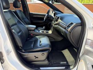 White Jeep Grand Cherokee 2014 in Kaunas, with an engine capacity of 3.00 L and mileage of 282 thousand km for 10700 €, photo 11 on AUTOMOTO.COM.LV
