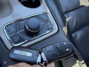 Balts Jeep Grand Cherokee 2014 Kauņa, ar dzinēja tilpumu 3.00 L un nobraukumu 280 tūkst. km par 8650 €, foto 27 vietnē AUTOMOTO.COM.LV