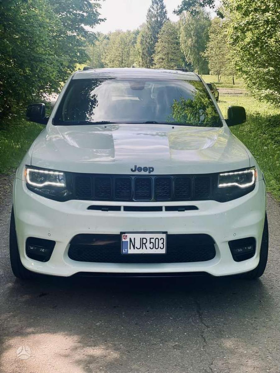 White Jeep Grand Cherokee 2014 in Elektrenai, with an engine capacity of 3.60 L and mileage of 207 thousand km for 14500 €, photo 3 on AUTOMOTO.COM.LV