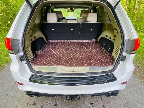 White Jeep Grand Cherokee 2014 in Elektrenai, with an engine capacity of 3.60 L and mileage of 207 thousand km for 14500 €, photo 8 on AUTOMOTO.COM.LV