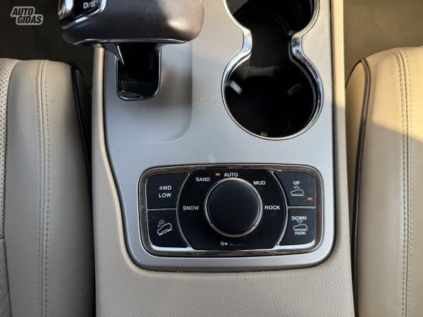 Balts Jeep Grand Cherokee 2015 Viļņa, ar dzinēja tilpumu 3.60 L un nobraukumu 223 tūkst. km par 13500 €, foto 5 vietnē AUTOMOTO.COM.LV