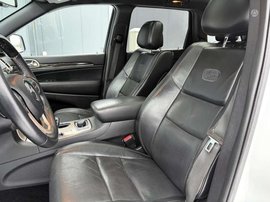 Balts Jeep Grand Cherokee 2015 Šauļi, ar dzinēja tilpumu 3.60 L un nobraukumu 231 tūkst. km par 14400 €, foto 8 vietnē AUTOMOTO.COM.LV