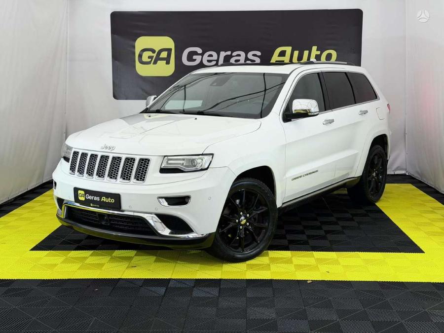 White Jeep Grand Cherokee 2015 in Vilnius, with an engine capacity of 2.99 L and mileage of 205 thousand km for 12950 €, photo 1 on AUTOMOTO.COM.LV