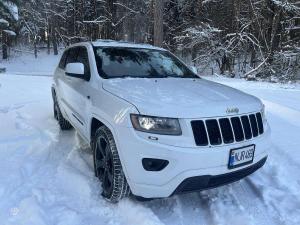 Balts Jeep Grand Cherokee 2015 Viļņa, ar dzinēja tilpumu 3.60 L un nobraukumu 297 tūkst. km par 11500 €, foto  vietnē AUTOMOTO.COM.LV
