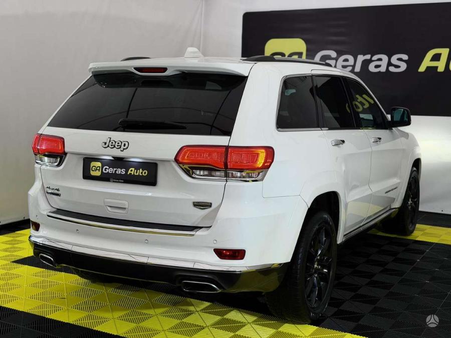 White Jeep Grand Cherokee 2015 in Vilnius, with an engine capacity of 2.99 L and mileage of 205 thousand km for 12190 €, photo 4 on AUTOMOTO.COM.LV