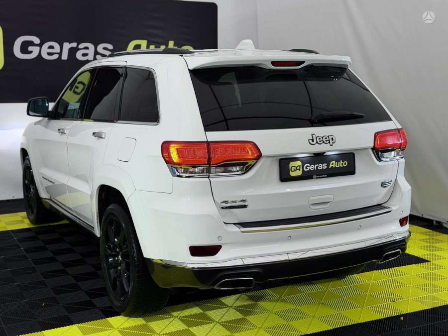 White Jeep Grand Cherokee 2015 in Vilnius, with an engine capacity of 2.99 L and mileage of 205 thousand km for 12190 €, photo 6 on AUTOMOTO.COM.LV