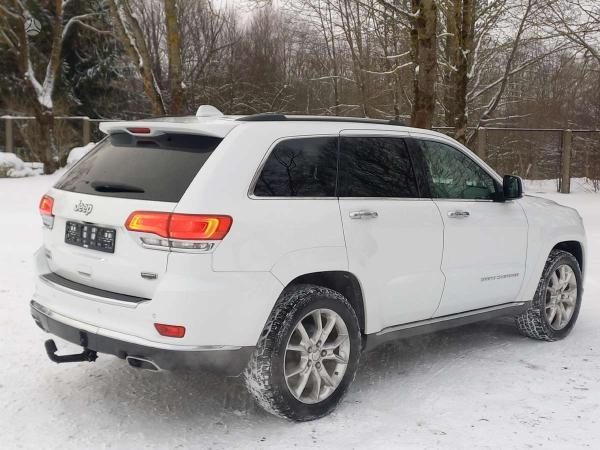 White Jeep Grand Cherokee 2015 in Siauliai, with an engine capacity of 3.00 L and mileage of 193 thousand km for 13950 €, photo 2 on AUTOMOTO.COM.LV