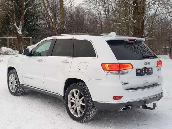 White Jeep Grand Cherokee 2015 in Siauliai, with an engine capacity of 3.00 L and mileage of 193 thousand km for 13950 €, photo 5 on AUTOMOTO.COM.LV