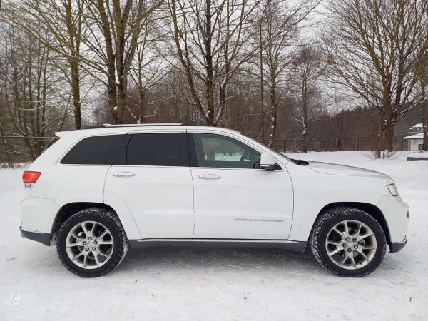 White Jeep Grand Cherokee 2015 in Siauliai, with an engine capacity of 3.00 L and mileage of 193 thousand km for 13950 €, photo 9 on AUTOMOTO.COM.LV