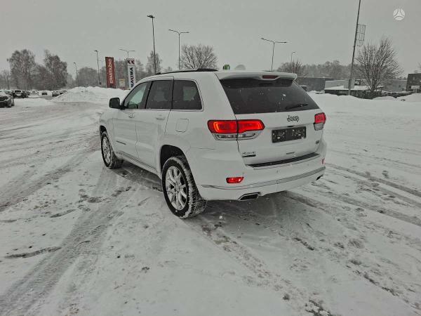 White Jeep Grand Cherokee 2015 in Utena, with an engine capacity of 2.99 L and mileage of 168 thousand km for 12900 €, photo 3 on AUTOMOTO.COM.LV