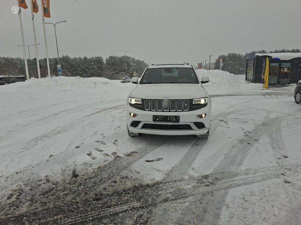 White Jeep Grand Cherokee 2015 in Utena, with an engine capacity of 2.99 L and mileage of 168 thousand km for 12900 €, photo 5 on AUTOMOTO.COM.LV