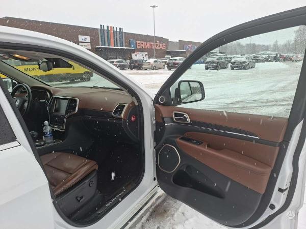 White Jeep Grand Cherokee 2015 in Utena, with an engine capacity of 2.99 L and mileage of 168 thousand km for 12900 €, photo 6 on AUTOMOTO.COM.LV