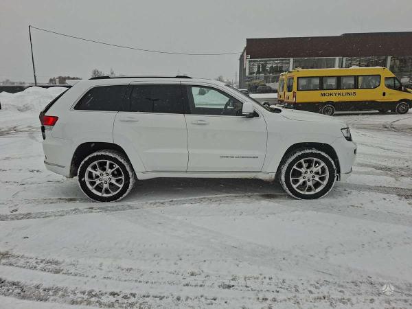 White Jeep Grand Cherokee 2015 in Utena, with an engine capacity of 2.99 L and mileage of 168 thousand km for 12900 €, photo 8 on AUTOMOTO.COM.LV