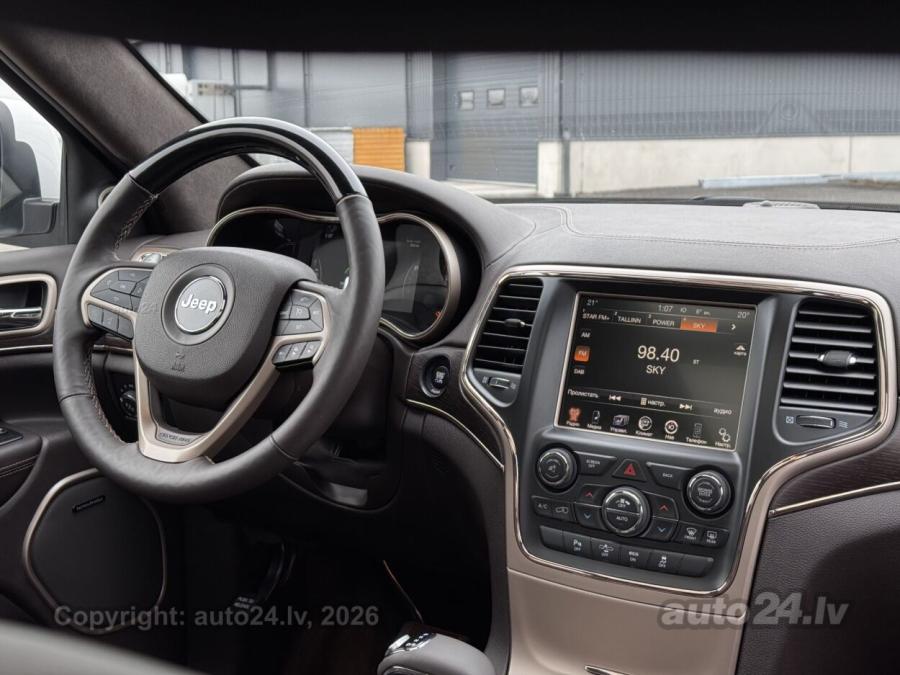 Balts Jeep Grand Cherokee 2015 Tallina, ar dzinēja tilpumu 3.00 L un nobraukumu 189 tūkst. km par 19500 €, foto 14 vietnē AUTOMOTO.COM.LV